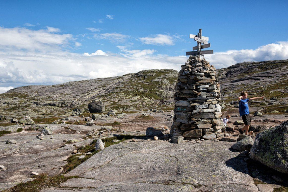 How to Hike to Kjeragbolten: The Complete Guide – Earth Trekkers