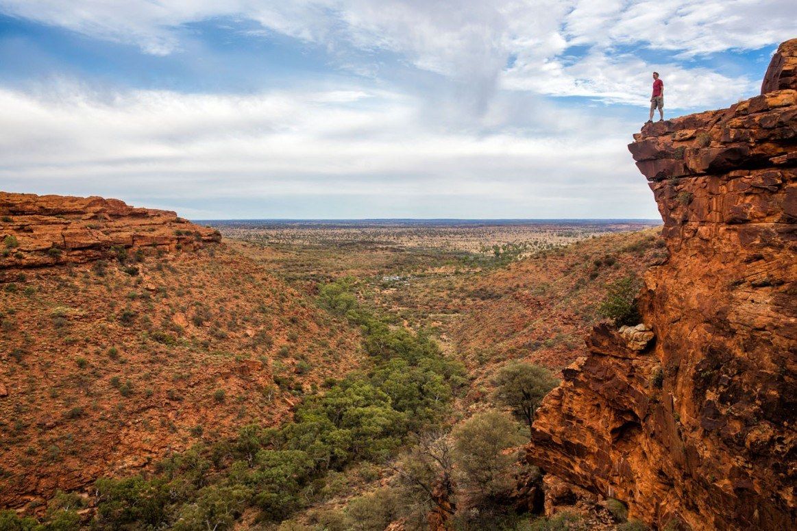 How to Hike the Rim Walk at Kings Canyon, Australia – Earth Trekkers