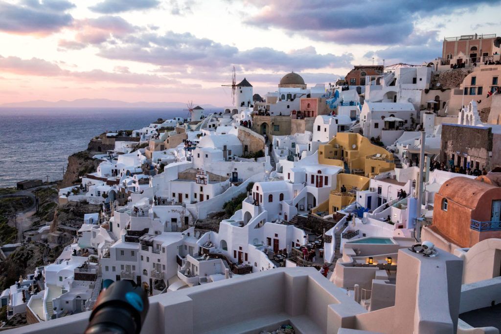 Sunset in Oia, Santorini: 2 Amazing Photography Locations – Earth Trekkers
