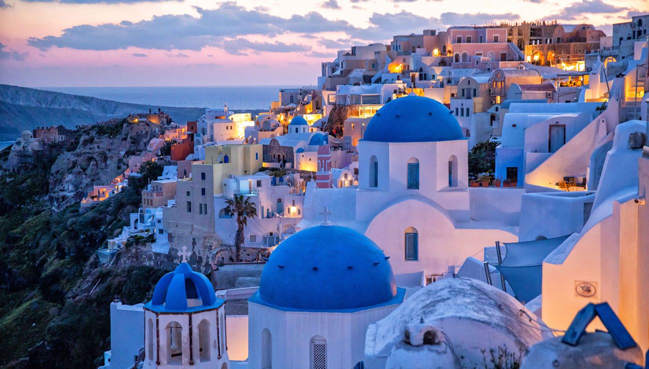 Sunset in Oia, Santorini: 2 Amazing Photography Locations
