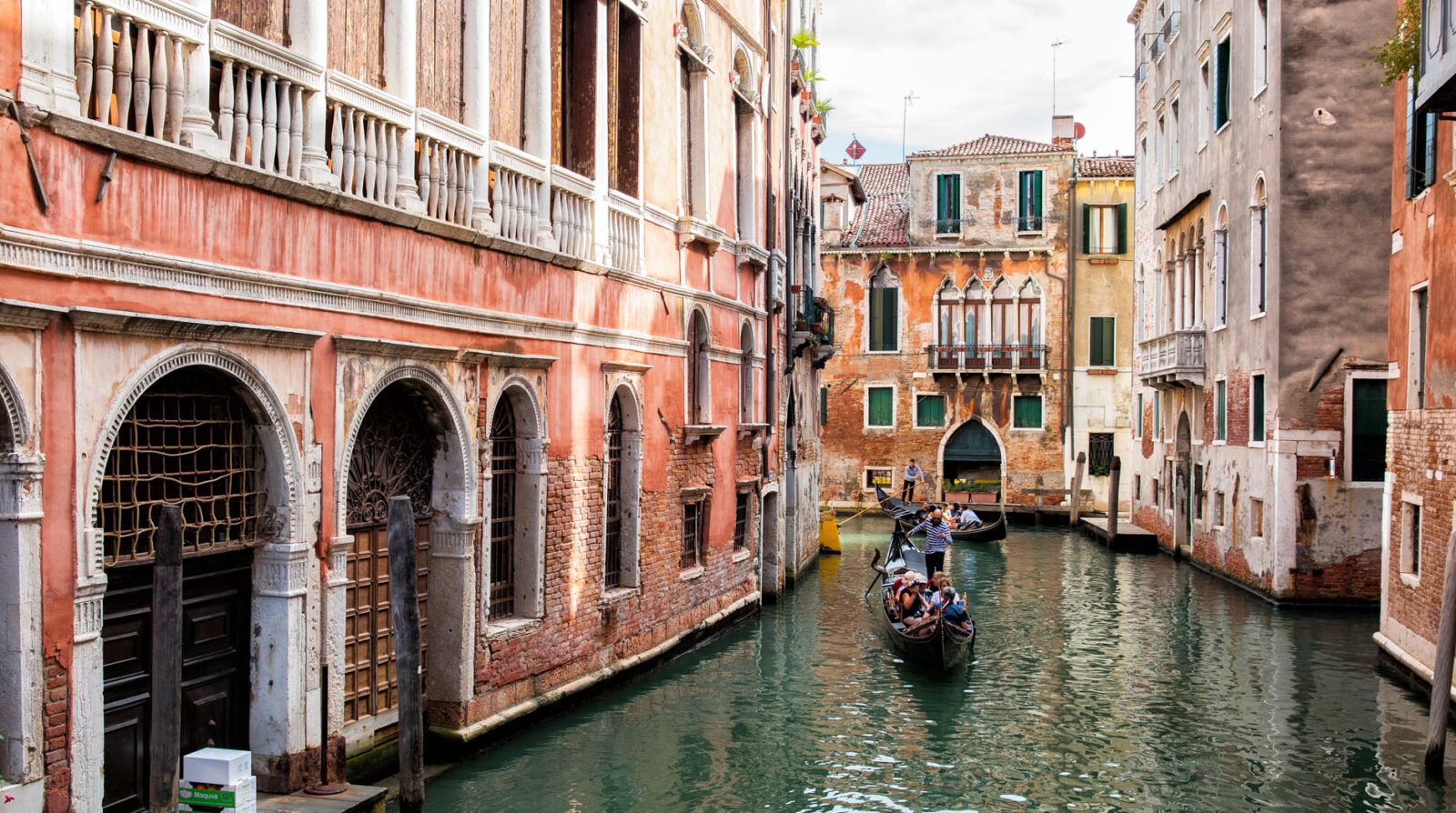 12 Beautiful Views of Venice (Map, Helpful Tips & Photos)