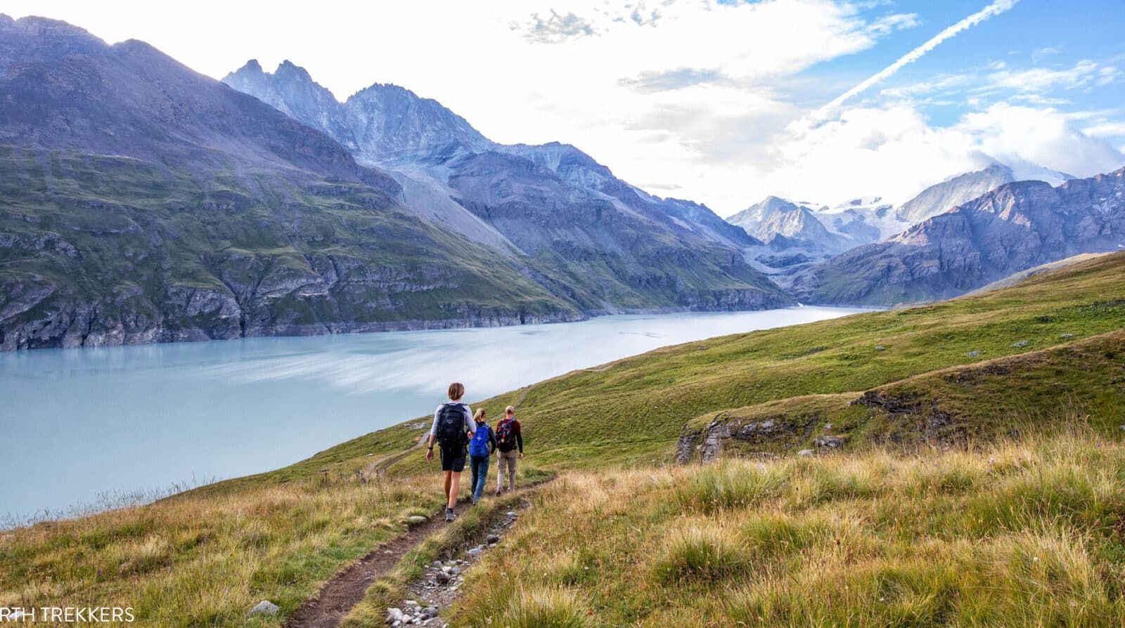 Ultimate Guide to the Walker's Haute Route – Earth Trekkers
