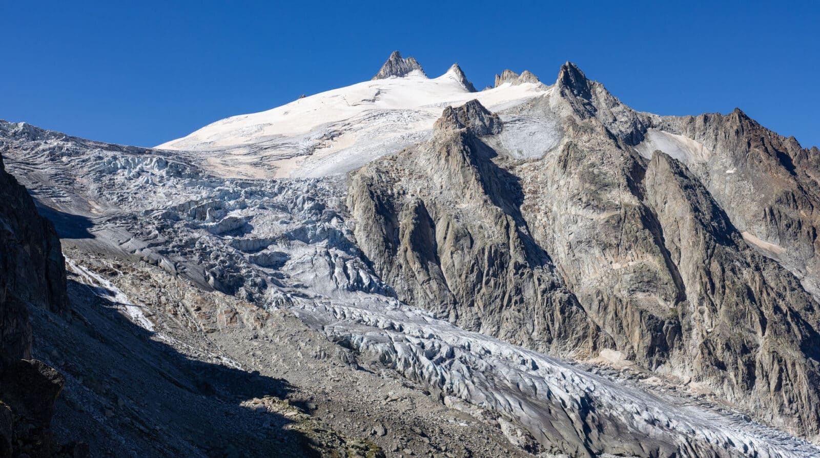 Ultimate Guide to the Walker's Haute Route – Earth Trekkers