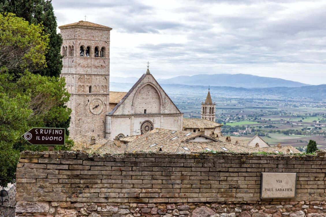 One Day in Assisi, Italy: Walking Tour of the Historic City Center ...