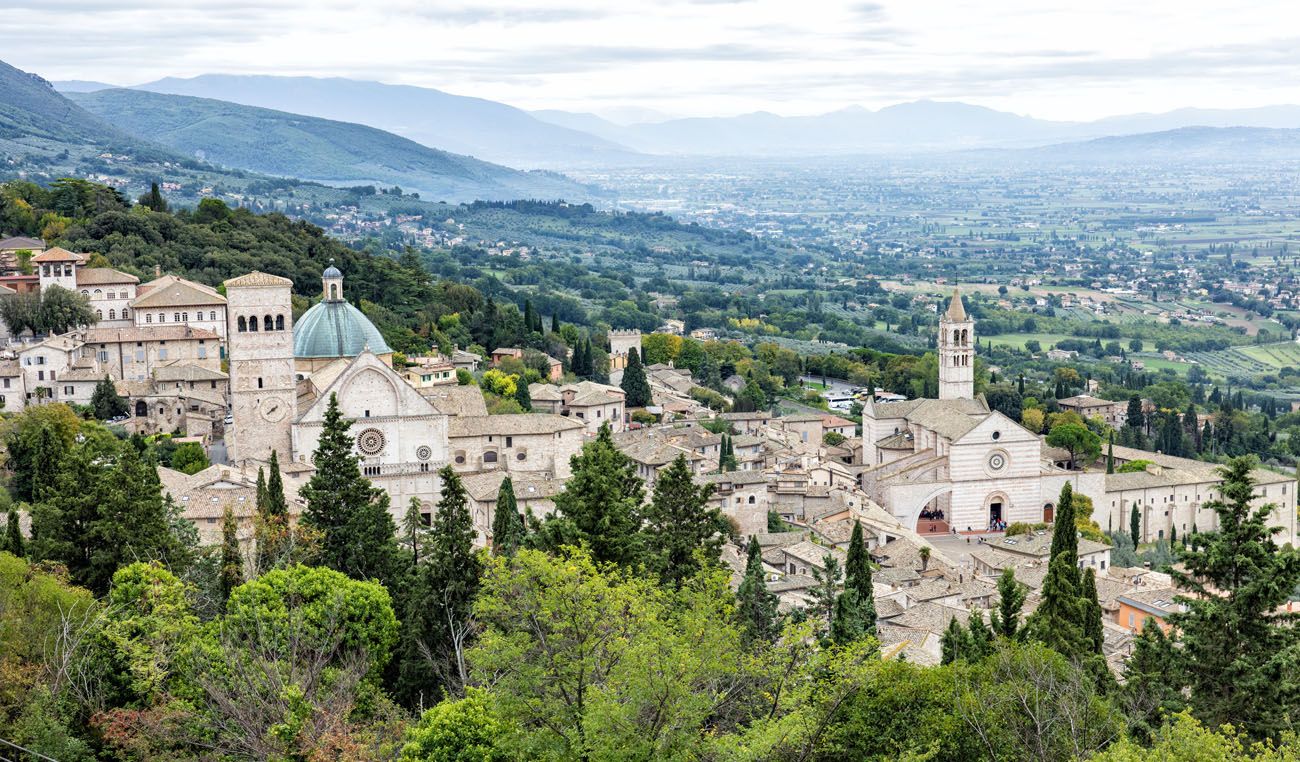 One Day In Assisi Italy Walking Tour Of The Historic City Center Earth Trekkers