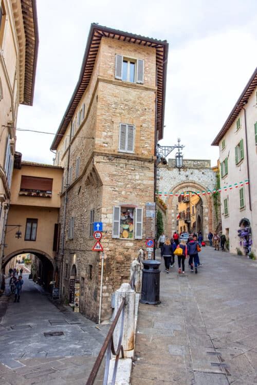 One Day in Assisi, Italy: Walking Tour of the Historic City Center ...