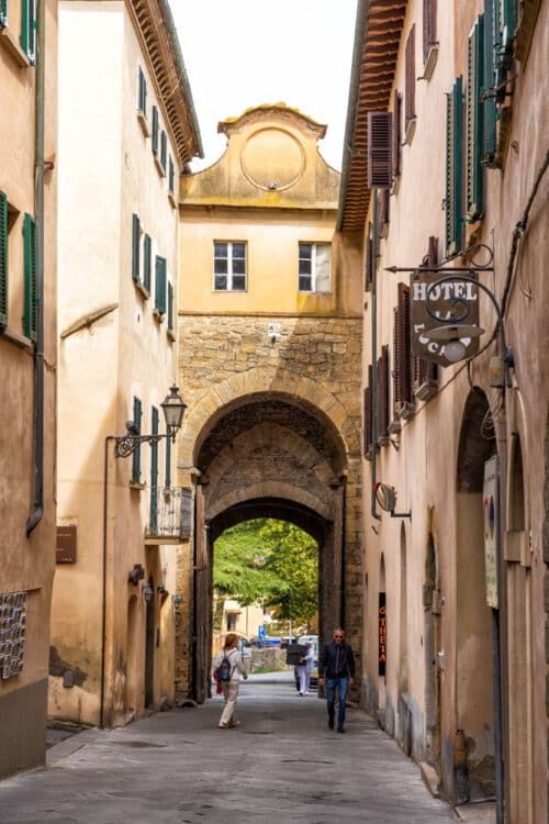 Volterra, Italy: Best Things to Do, Map & HELPFUL Tips – Earth Trekkers