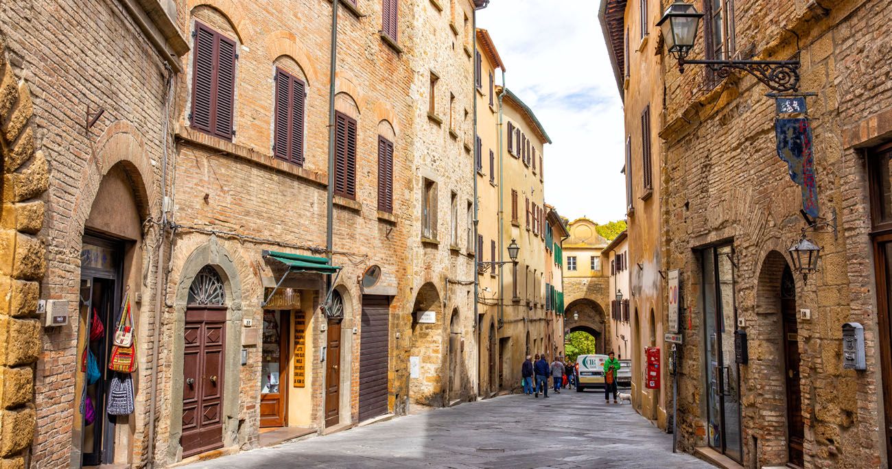 Volterra, Italy: Best Things to Do, Map & HELPFUL Tips – Earth Trekkers