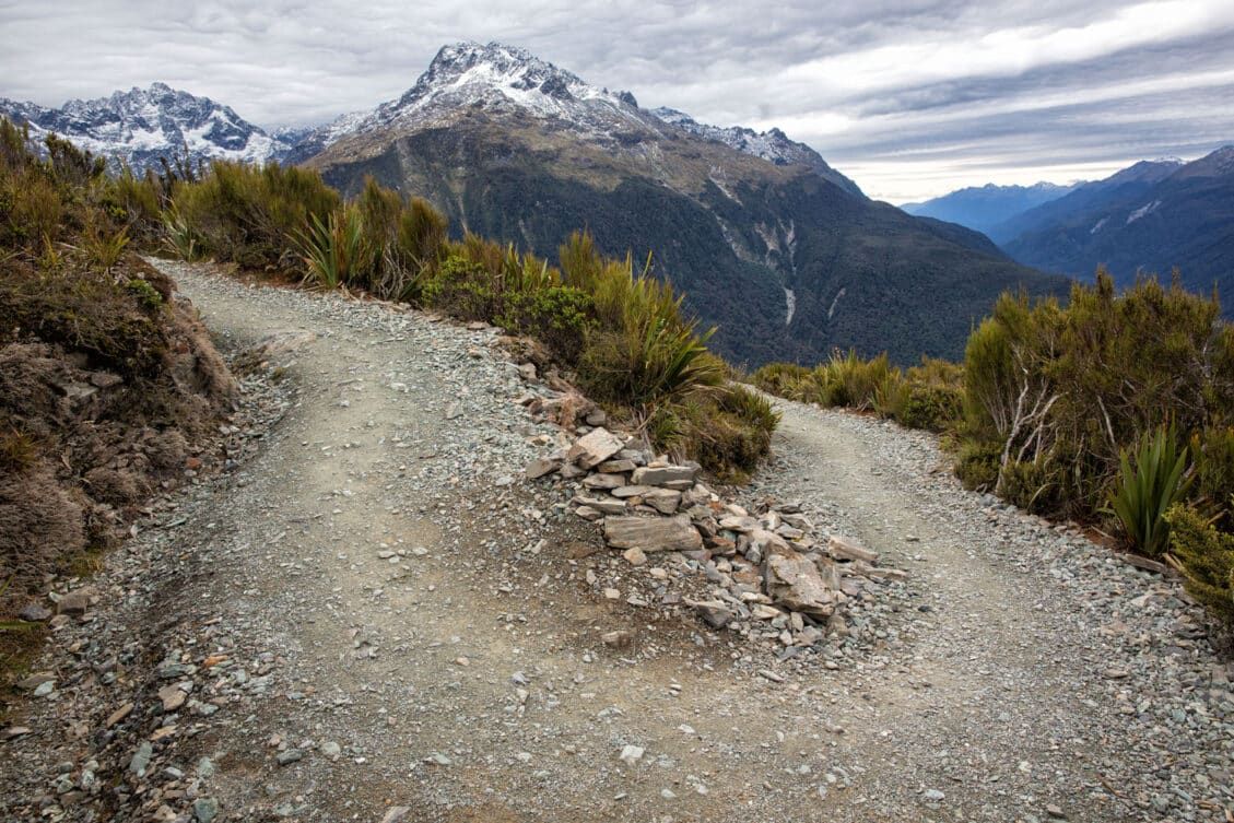 Exactly How to Hike the Routeburn Track in One Day – Earth Trekkers