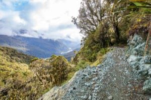 Exactly How to Hike the Routeburn Track in One Day – Earth Trekkers