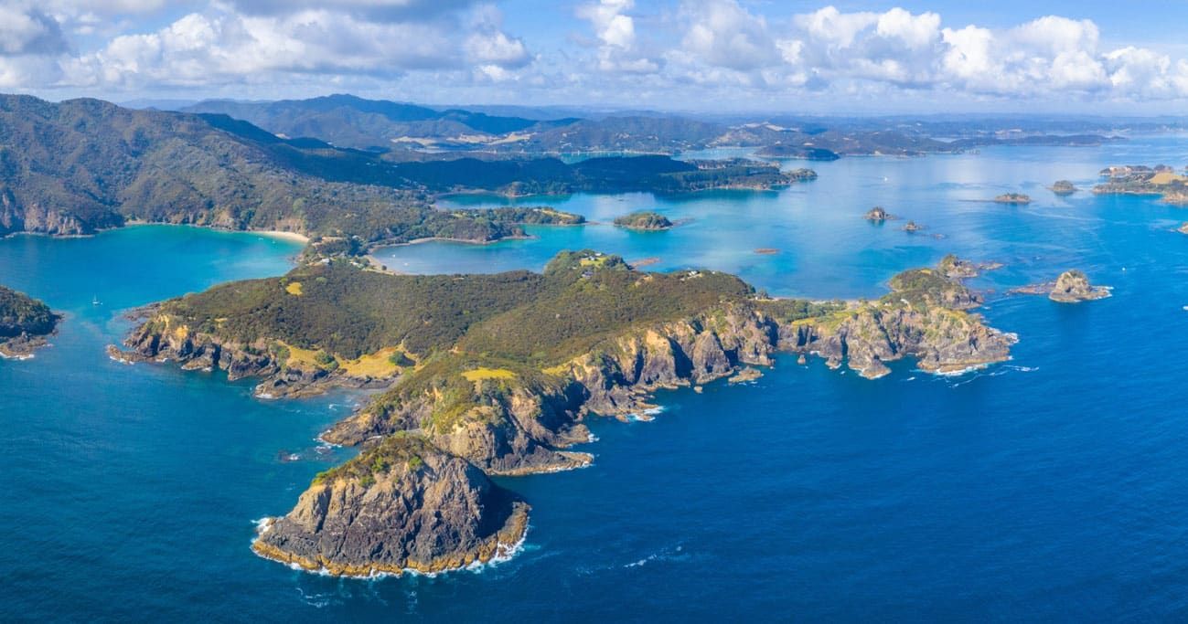 How to Visit the Bay of Islands | Things to Do & Best Tours