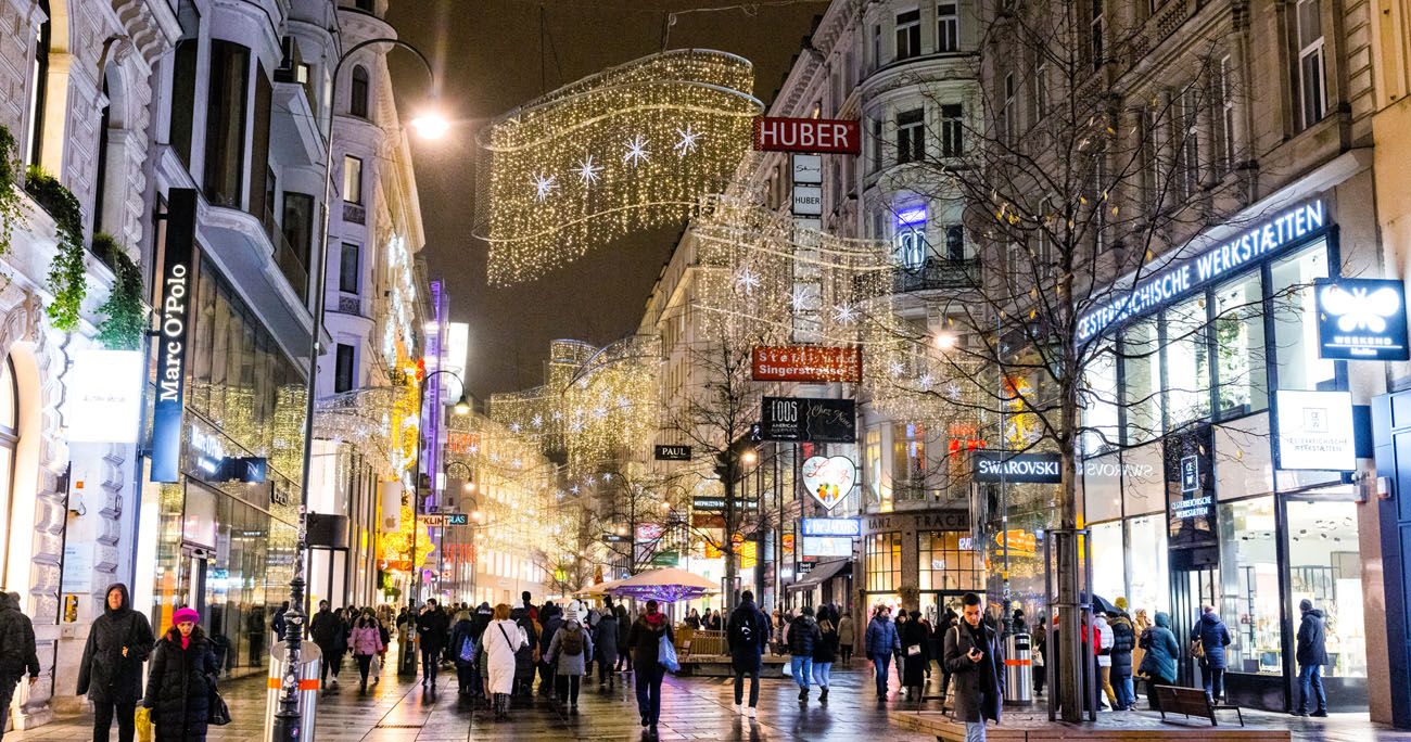 Christmas in Vienna: Christmas Lights Walking Tour & Festive Things to ...