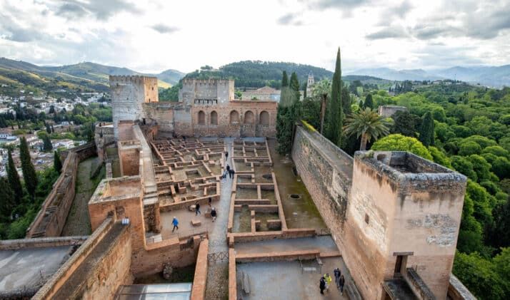 How to Visit the Alhambra 2024: Top Things to Do & Photos – Earth Trekkers